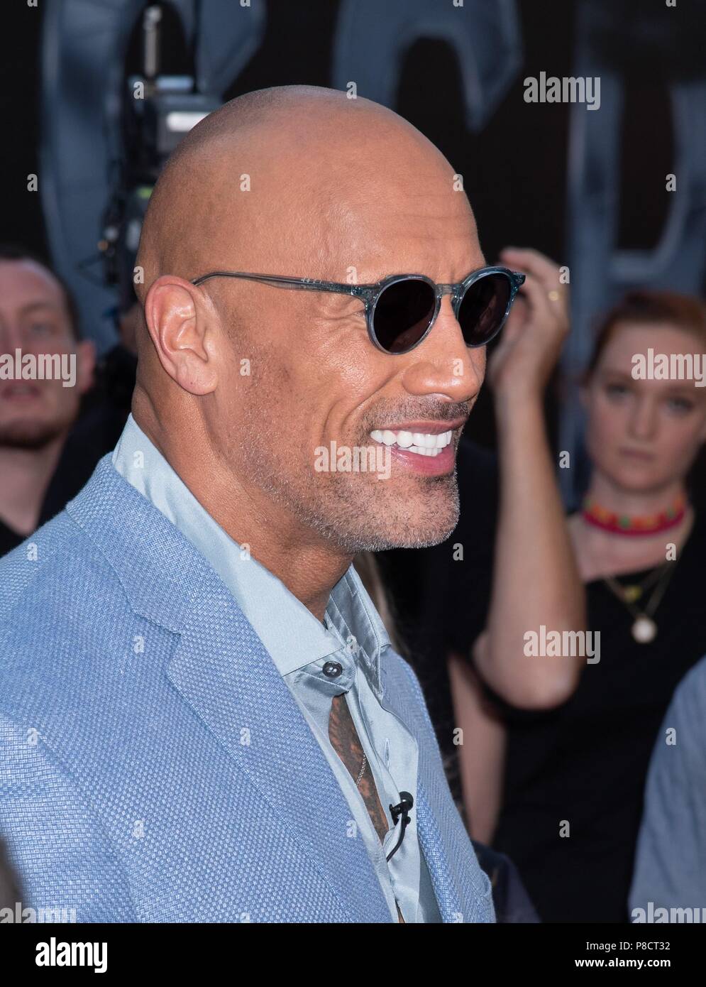 Skyscraper 2018 dwayne johnson hi-res stock photography and images - Alamy