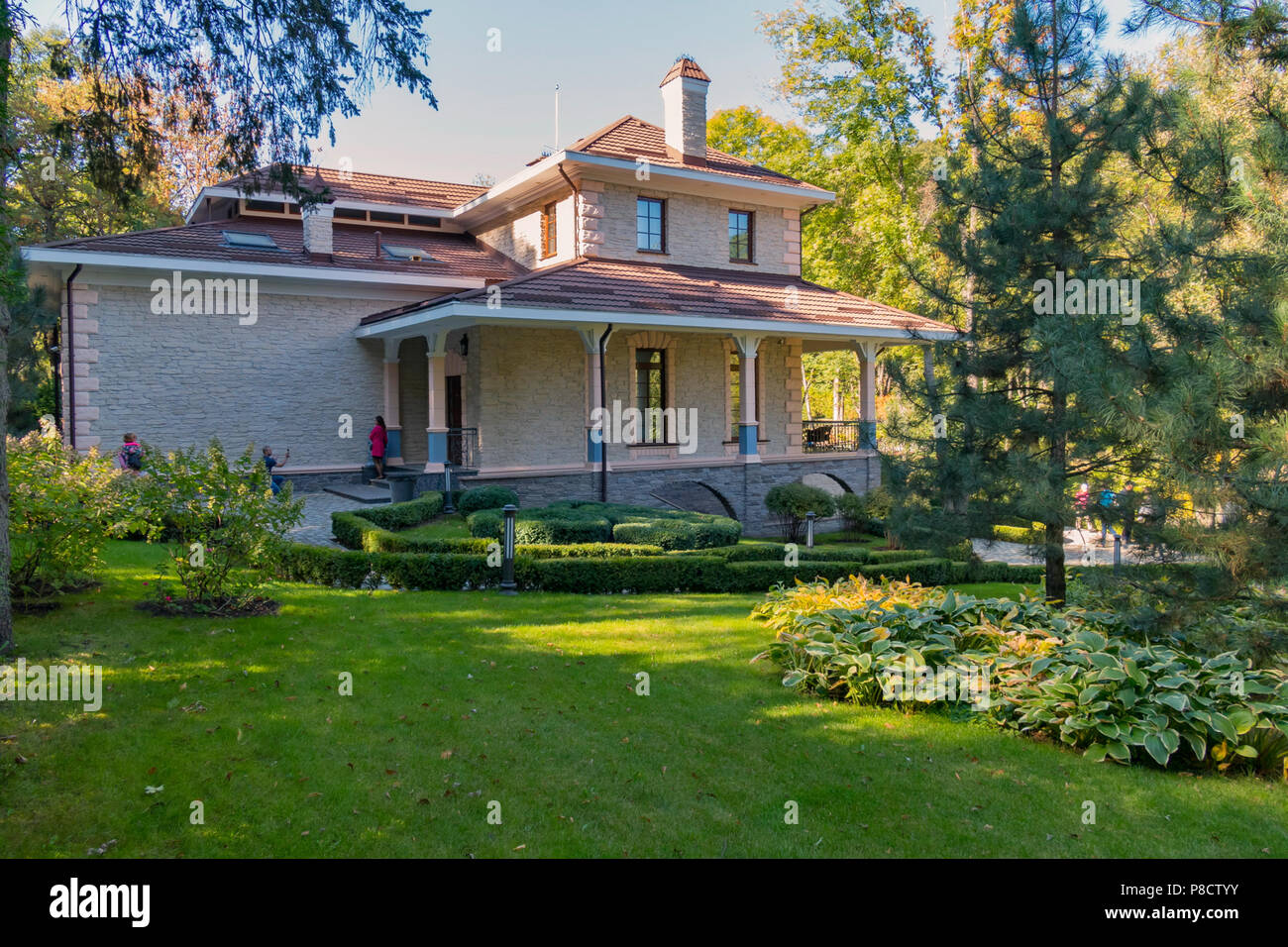 Well kept flowerbeds hi-res stock photography and images - Alamy