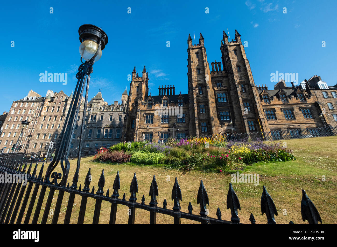 Edinburgh the mound hi-res stock photography and images - Alamy