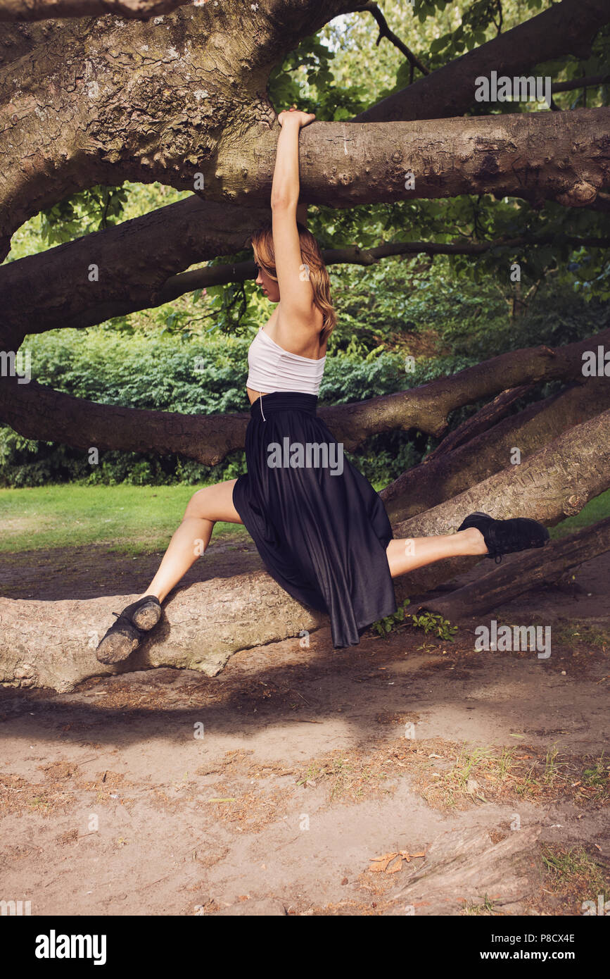 Tree swing and women hi-res stock photography and images - Alamy