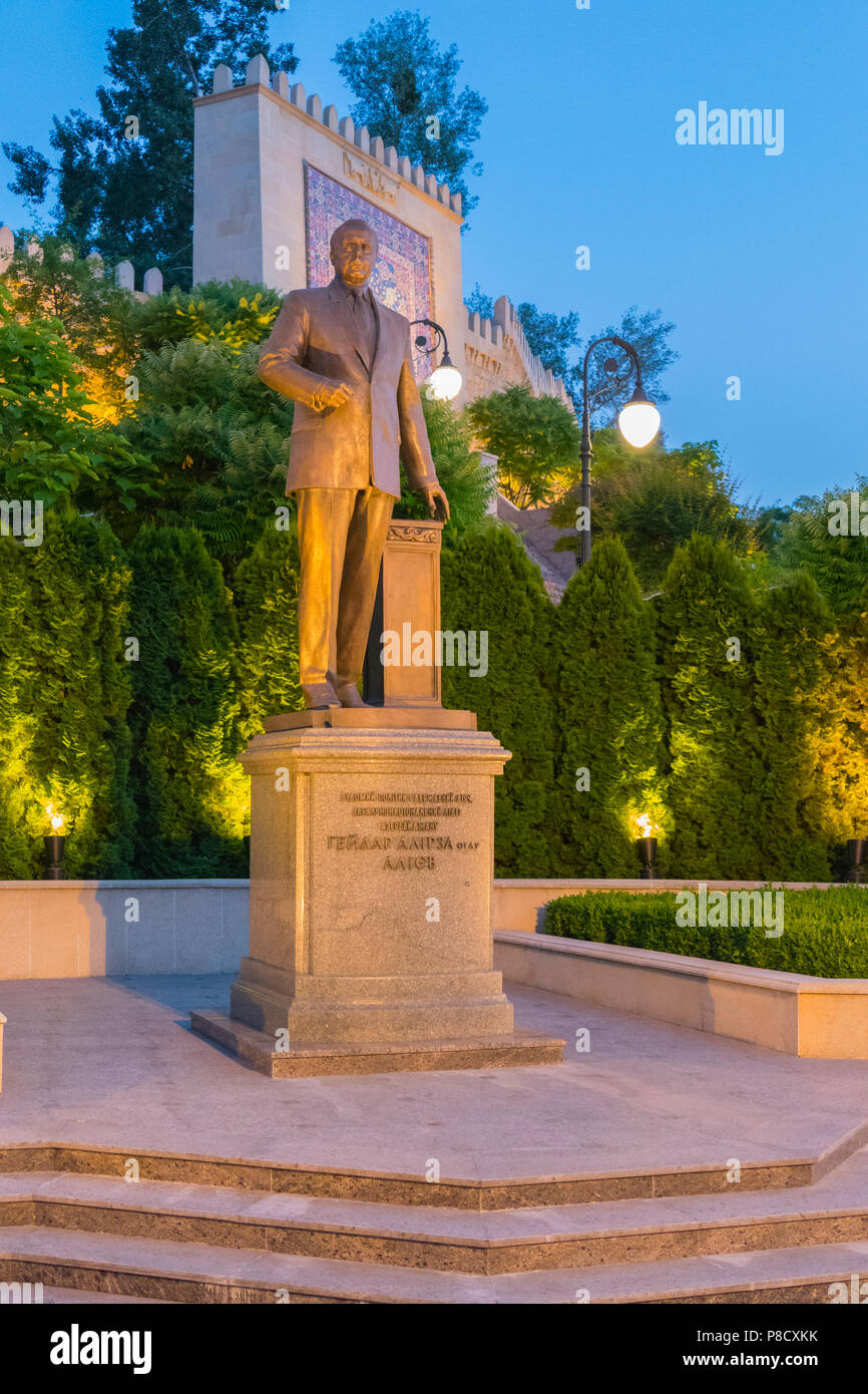 Man staring into distance hi-res stock photography and images - Alamy
