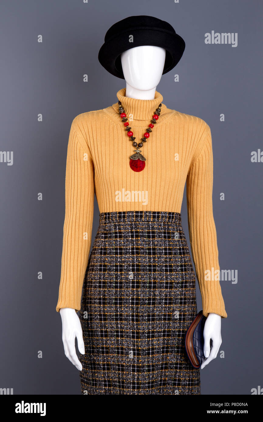 Vintage clothes shop mannequin hi-res stock photography and images - Alamy