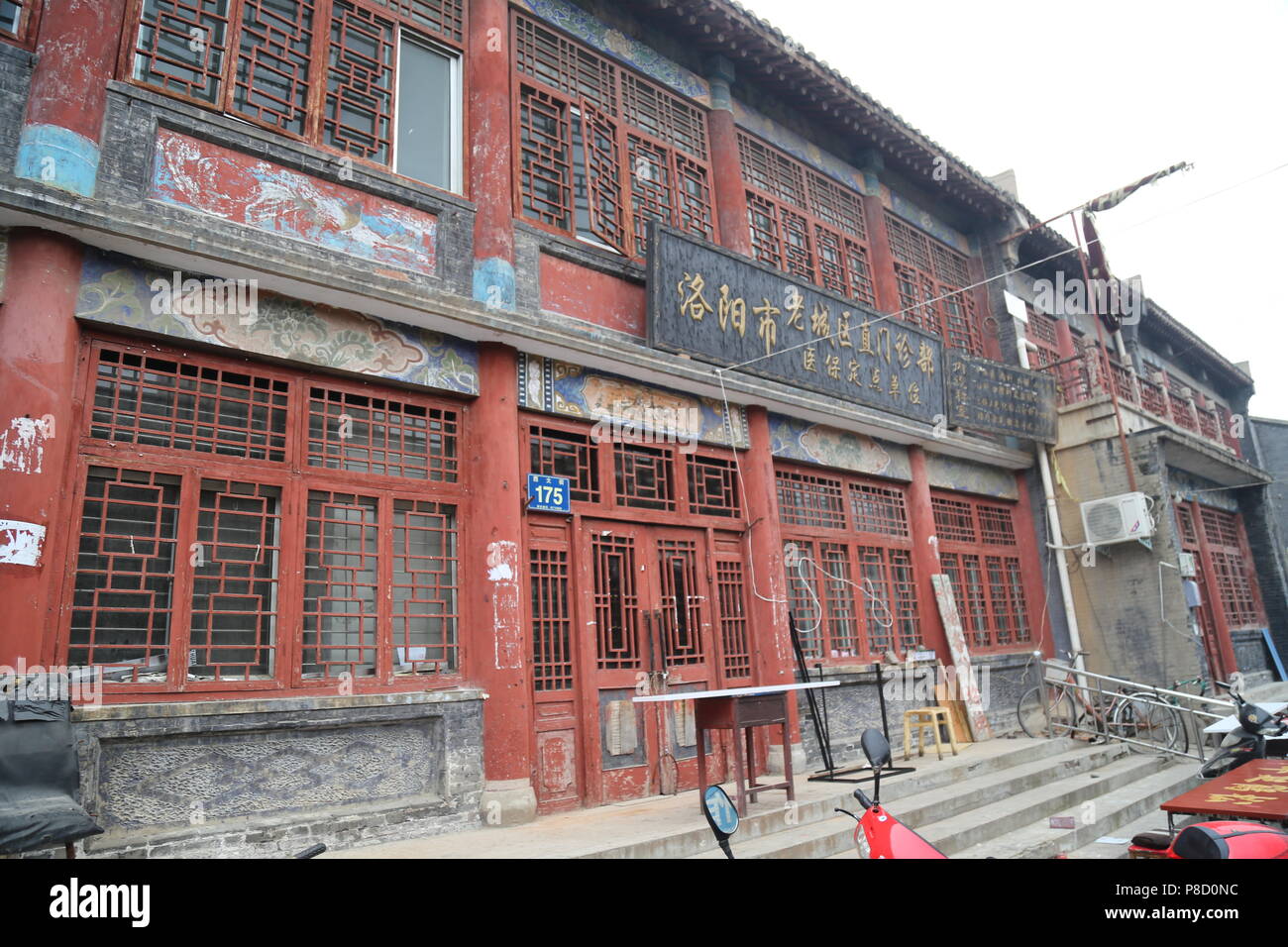 Traditional Chinese Building Exterior Stock Photo - Alamy