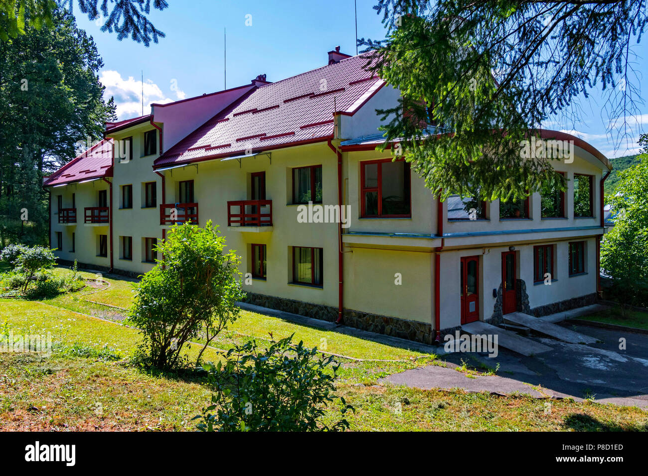 Two story exterior rural hi-res stock photography and images - Alamy