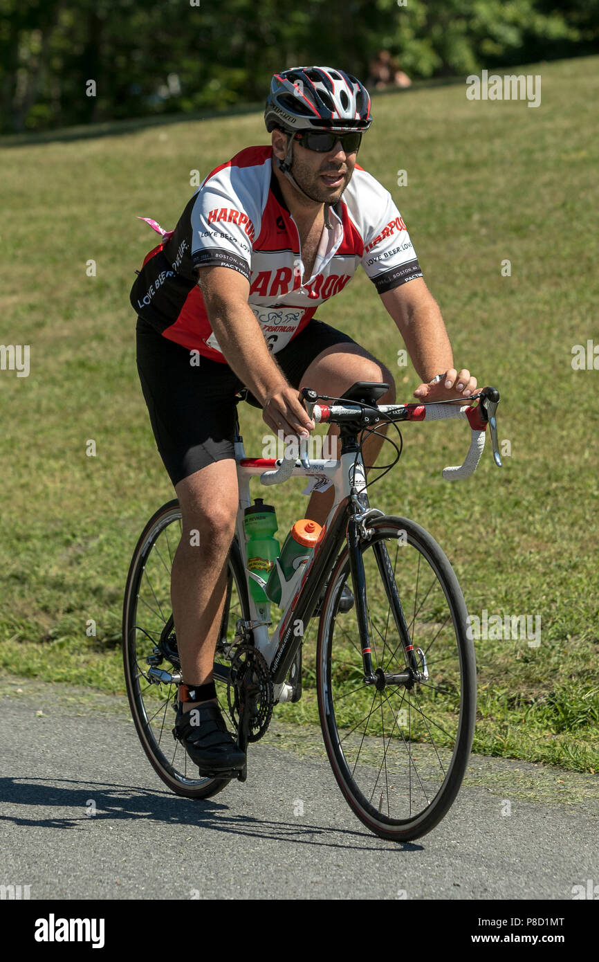 Male competitor cycling hi-res stock photography and images - Alamy