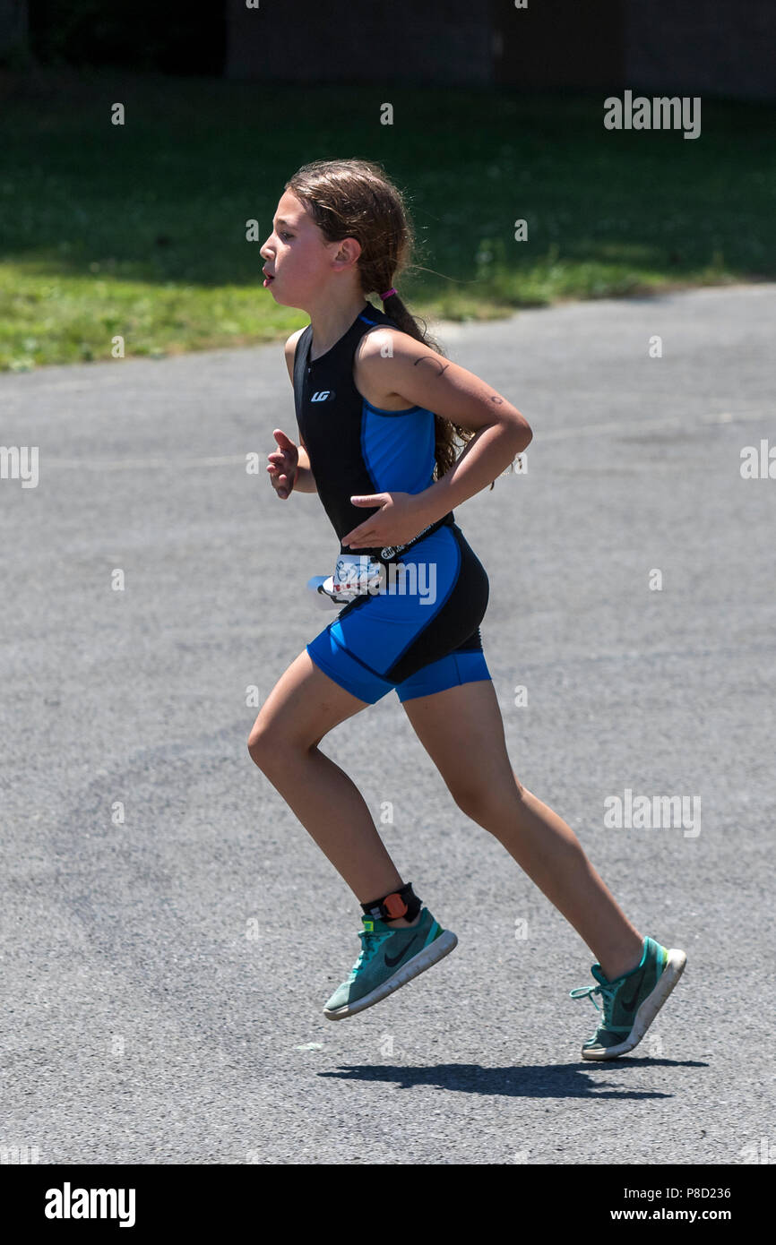 Kids triathlon hi-res stock photography and images - Alamy