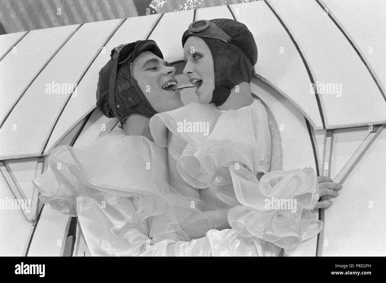 The Boyfriend (1971) Twiggy, Christopher Gable, Date: 1971 Stock Photo ...