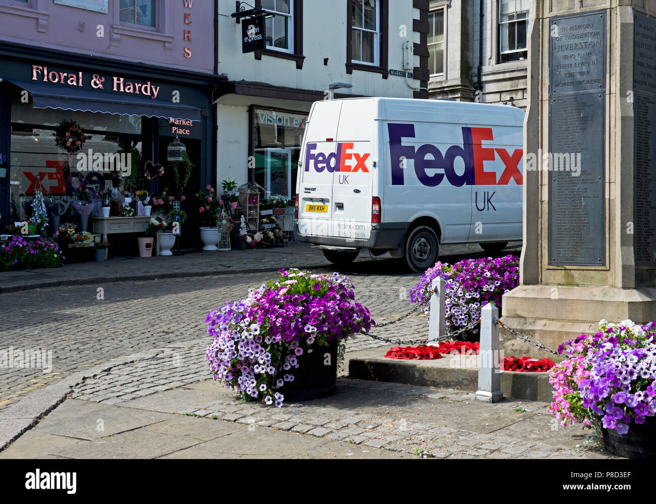 Uk fedex hi-res stock photography and images - Alamy