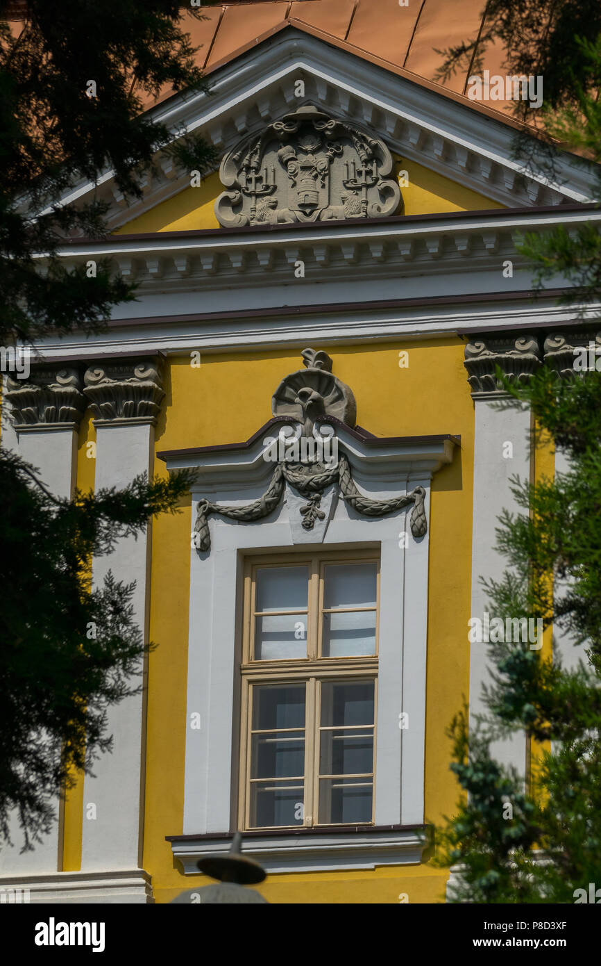 Unusual window frame design hi-res stock photography and images - Alamy