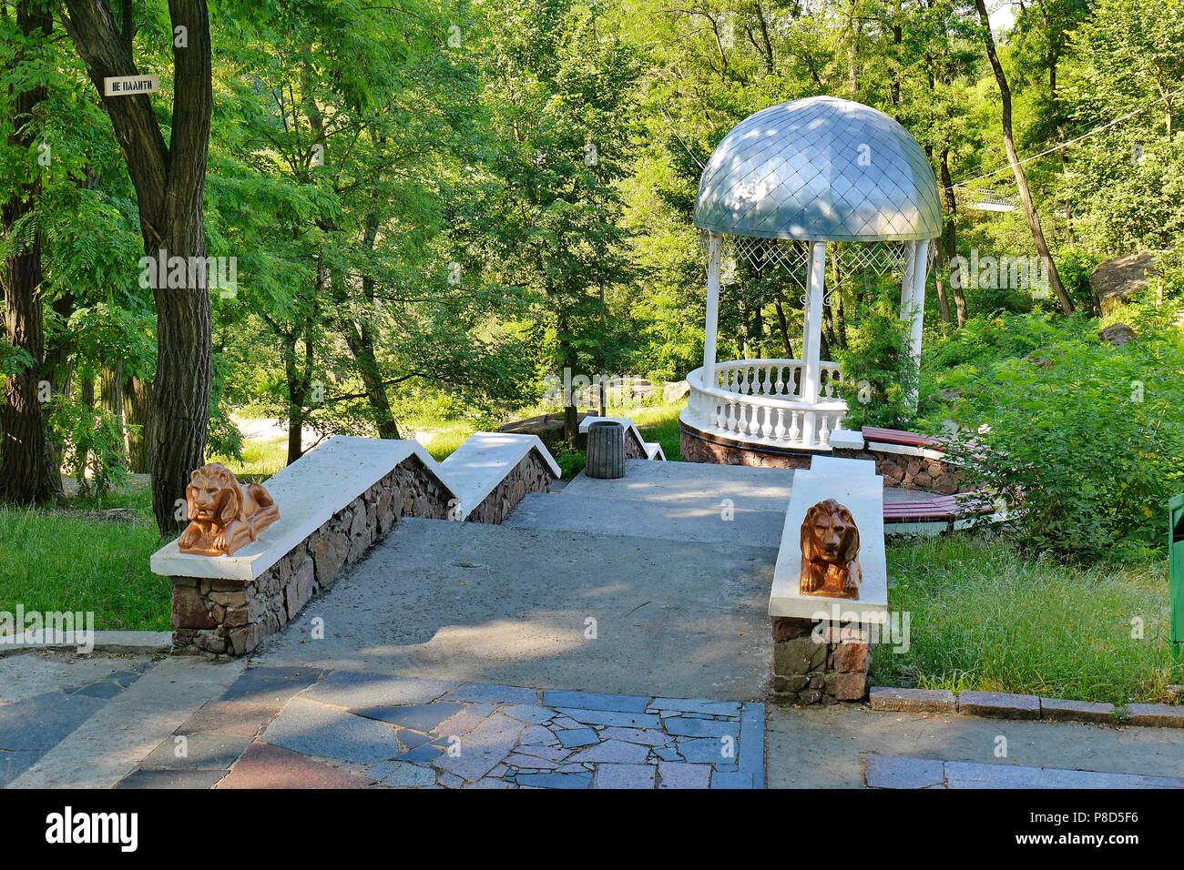 Egyptian sphinxes sitting on the parapet of the staircase leading down ...