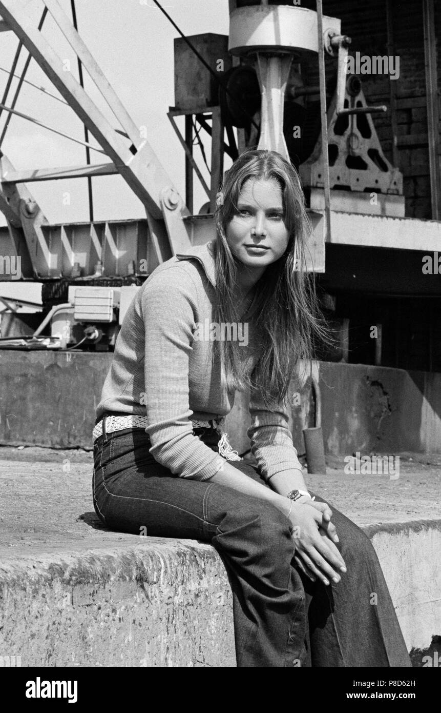Deborah Raffin The Dove The Dove (1974) Deborah Raffin, Date: 1974