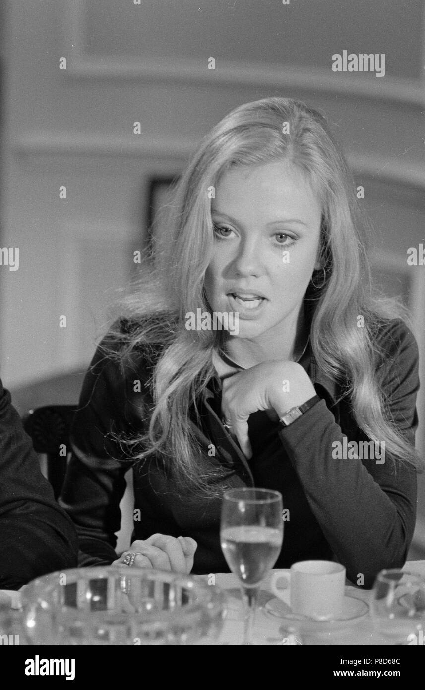 Hayley mills hi-res stock photography and images - Alamy