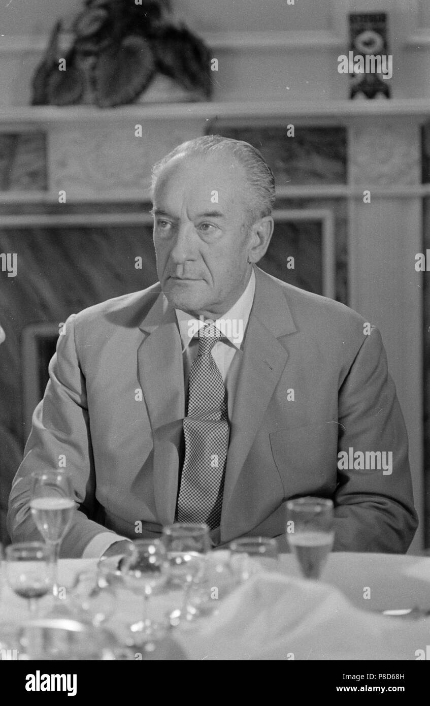 Endless Night (1972) George Sanders, Date: 1972 Stock Photo - Alamy