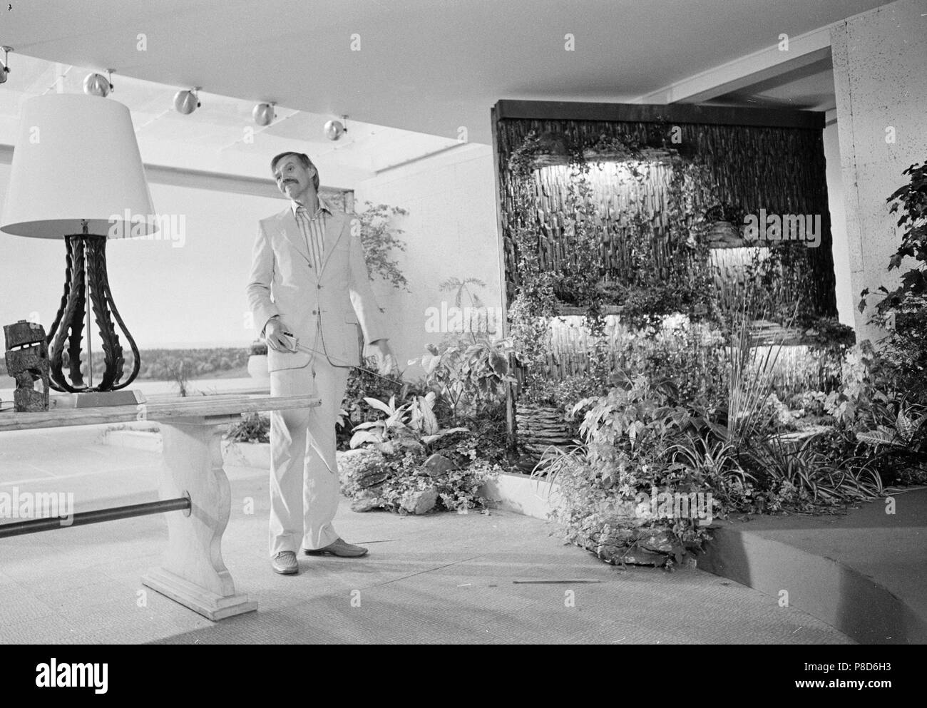 Endless night 1972 hi-res stock photography and images - Alamy