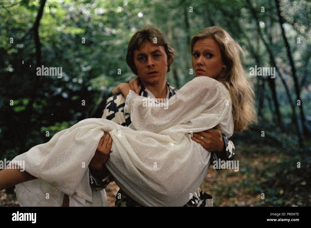 Endless Night (1972) Hywel Bennett, Hayley Mills, Date: 1972 Stock Photo - Alamy