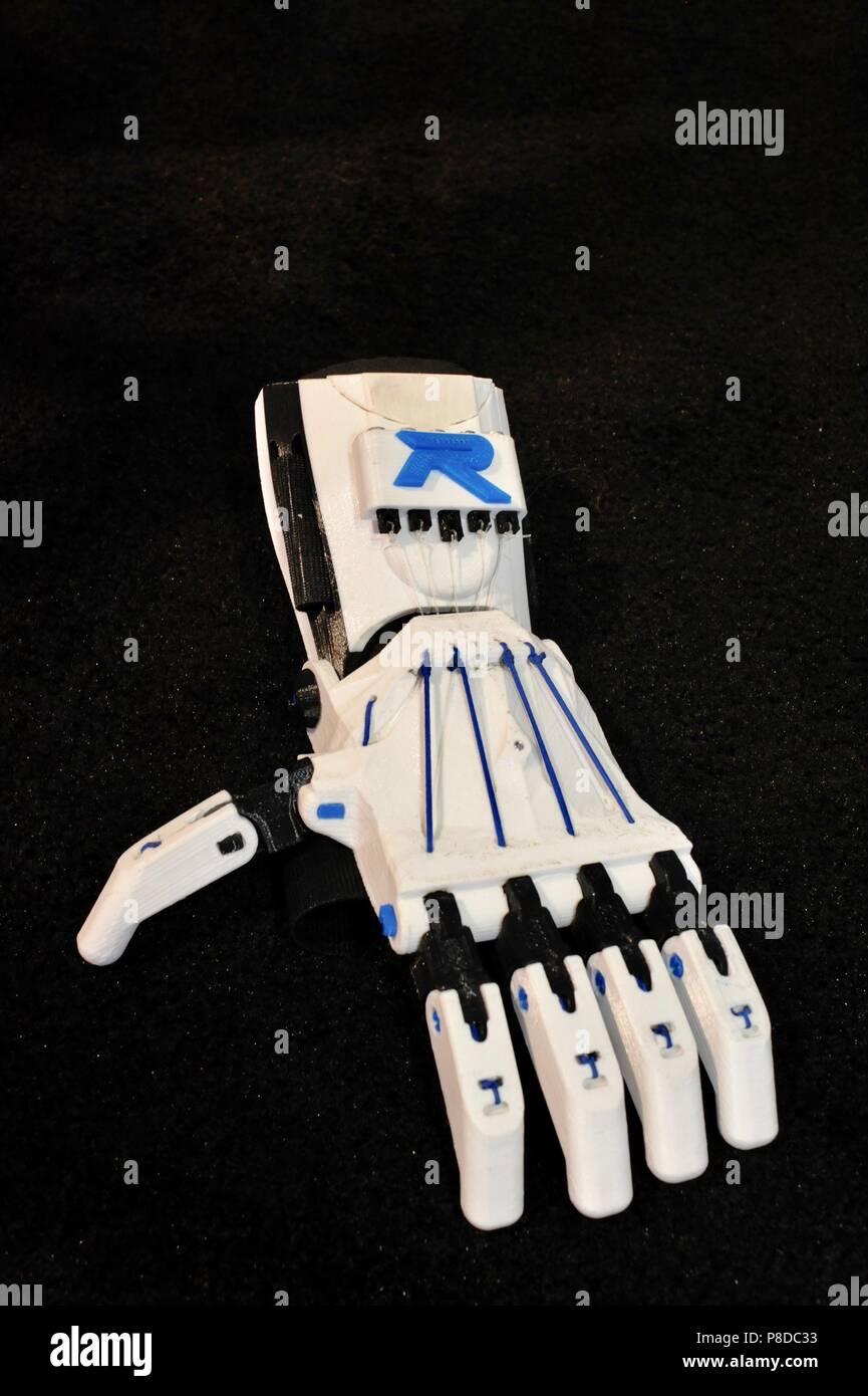 3-D printed prosthetic hand produced and on display at the CES ...