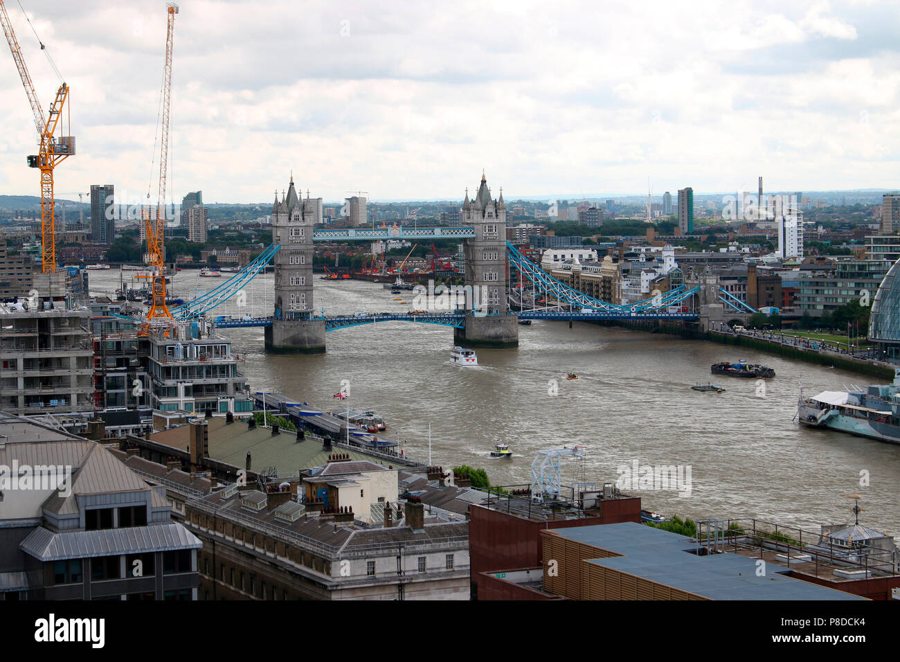Tower bridge luftbild hi-res stock photography and images - Alamy