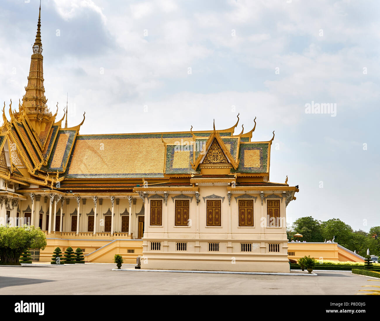 Throne Hall, Royal Palace in Phnom Penh Stock Photo - Alamy