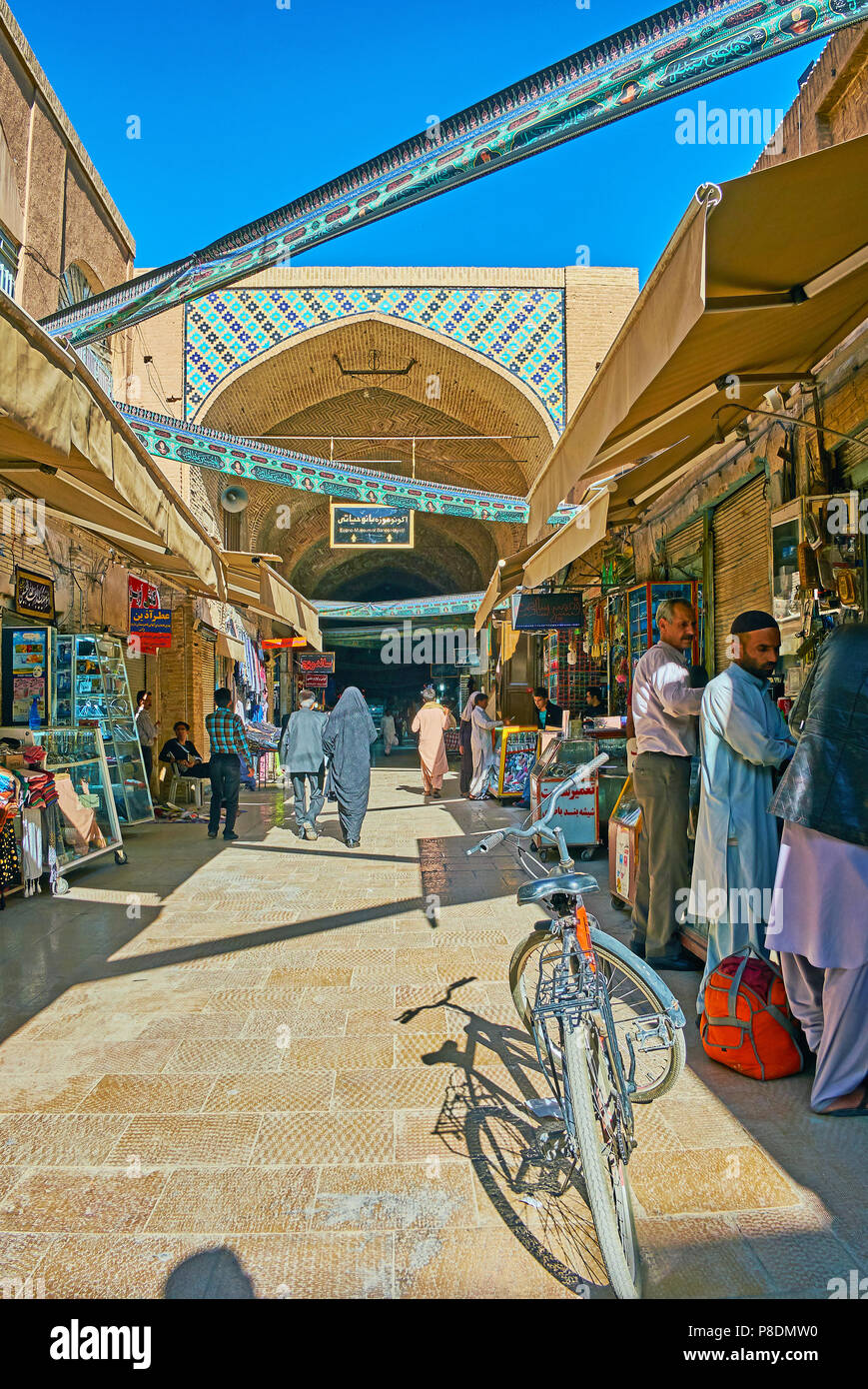 KERMAN, IRAN - OCTOBER 15, 2017: The stores in open air alley of ...