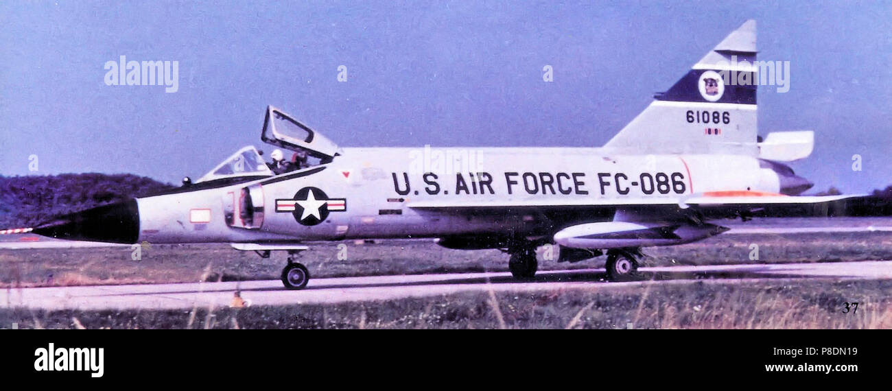 525th Fighter-Interceptor Squadron Convair F-102 Delta Dagger 56-1086 ...