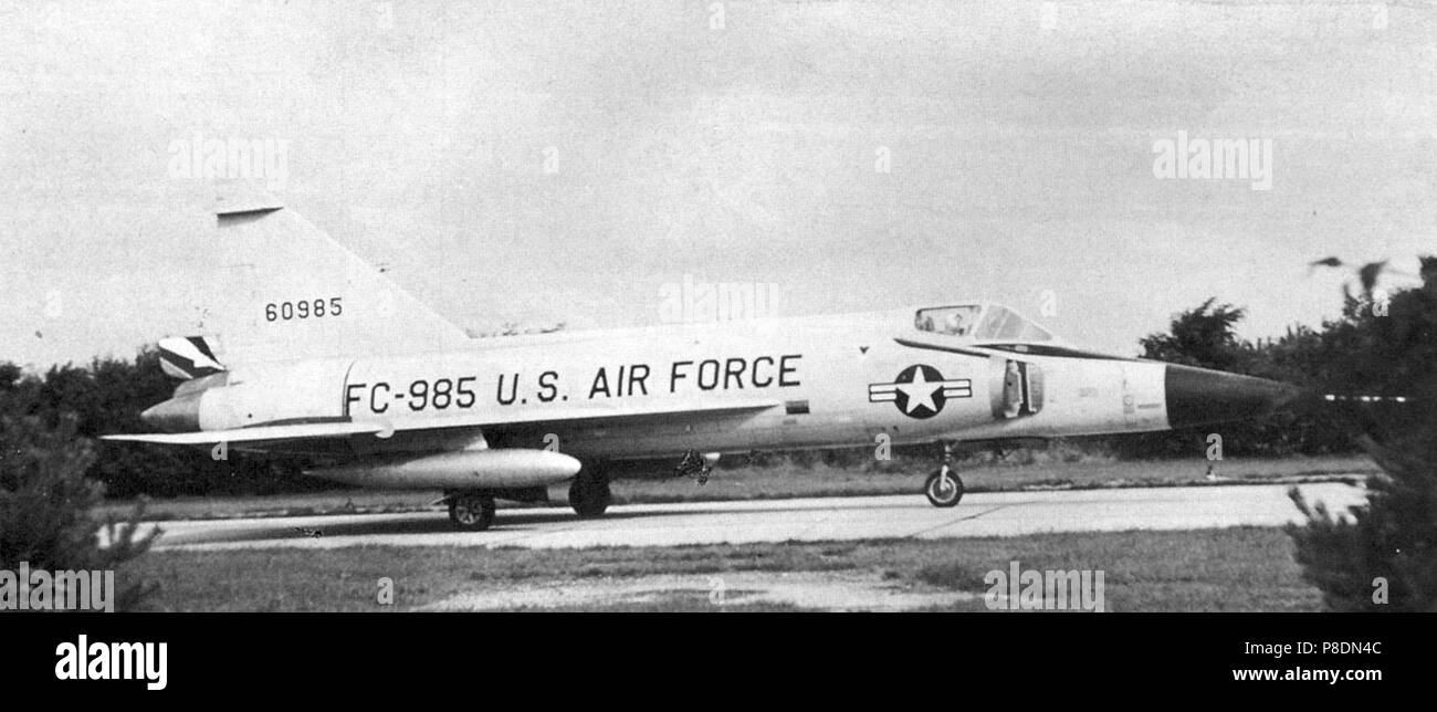526th Fighter-Interceptor Squadron Convair F-102 Delta Dagger 56-0985 ...