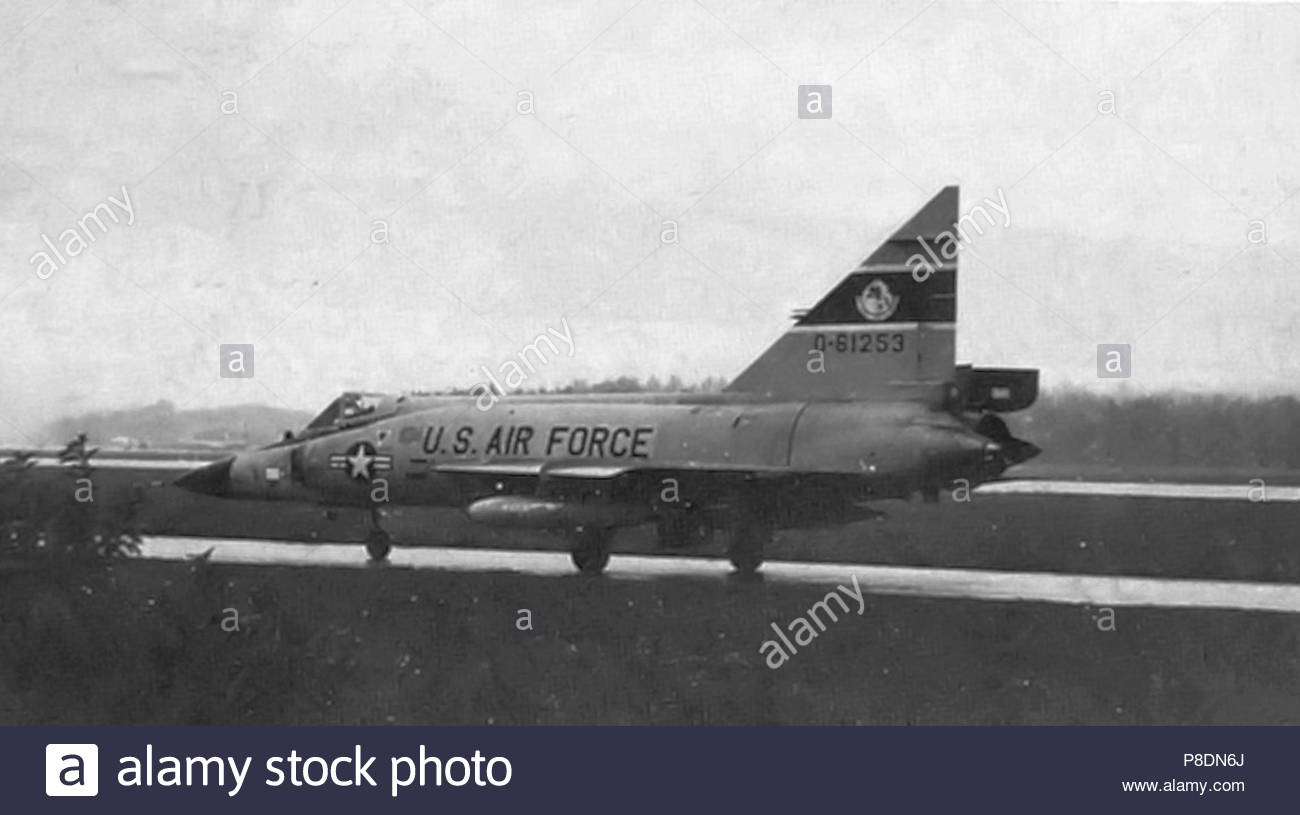 Convair F 102 Delta Dagger Black and White Stock Photos & Images - Alamy