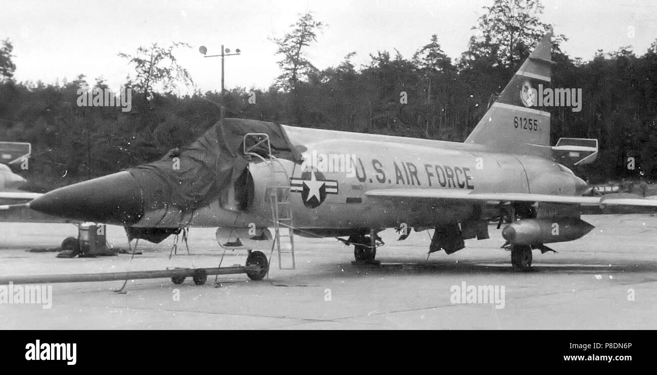 Convair f 102 delta dagger hi-res stock photography and images - Alamy