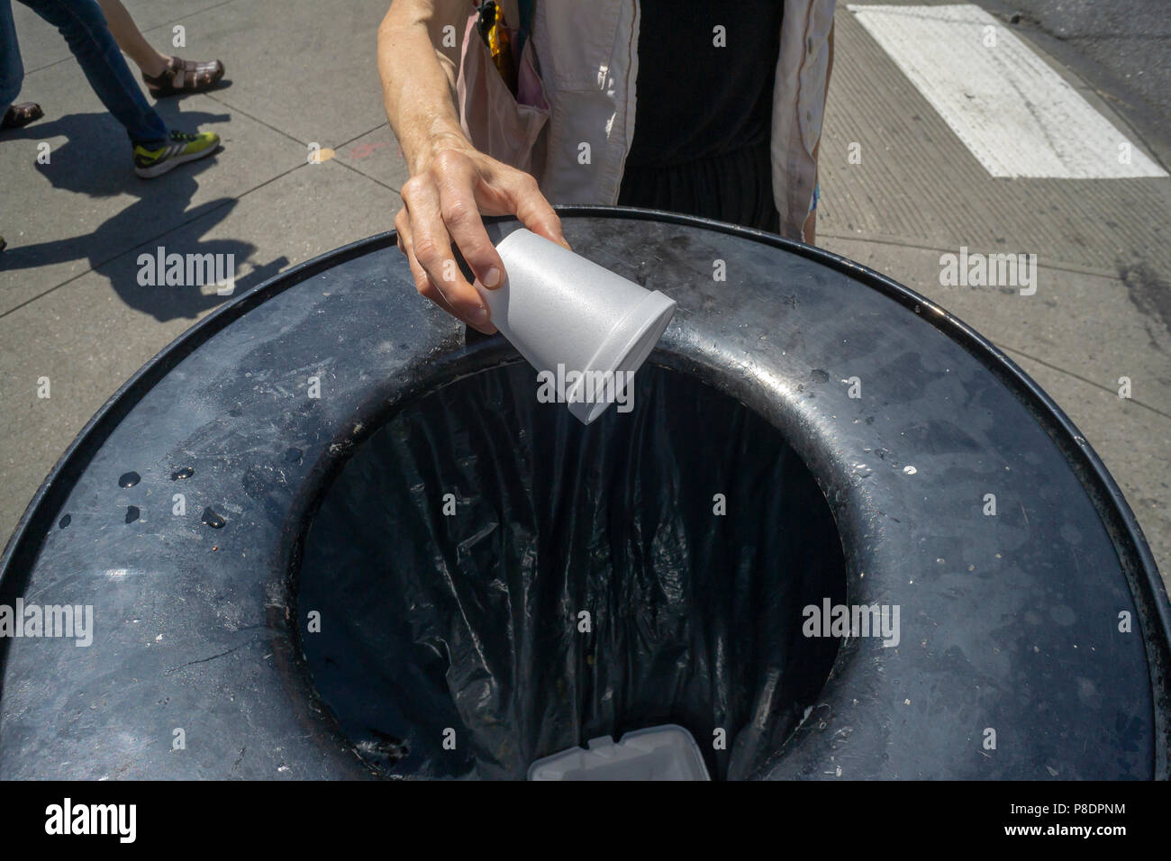 Styrofoam container used hi-res stock photography and images - Alamy
