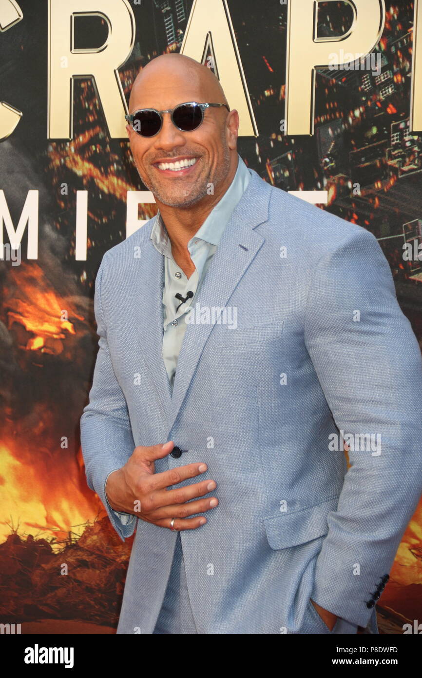 The skyscraper dwayne johnson hi-res stock photography and images - Alamy