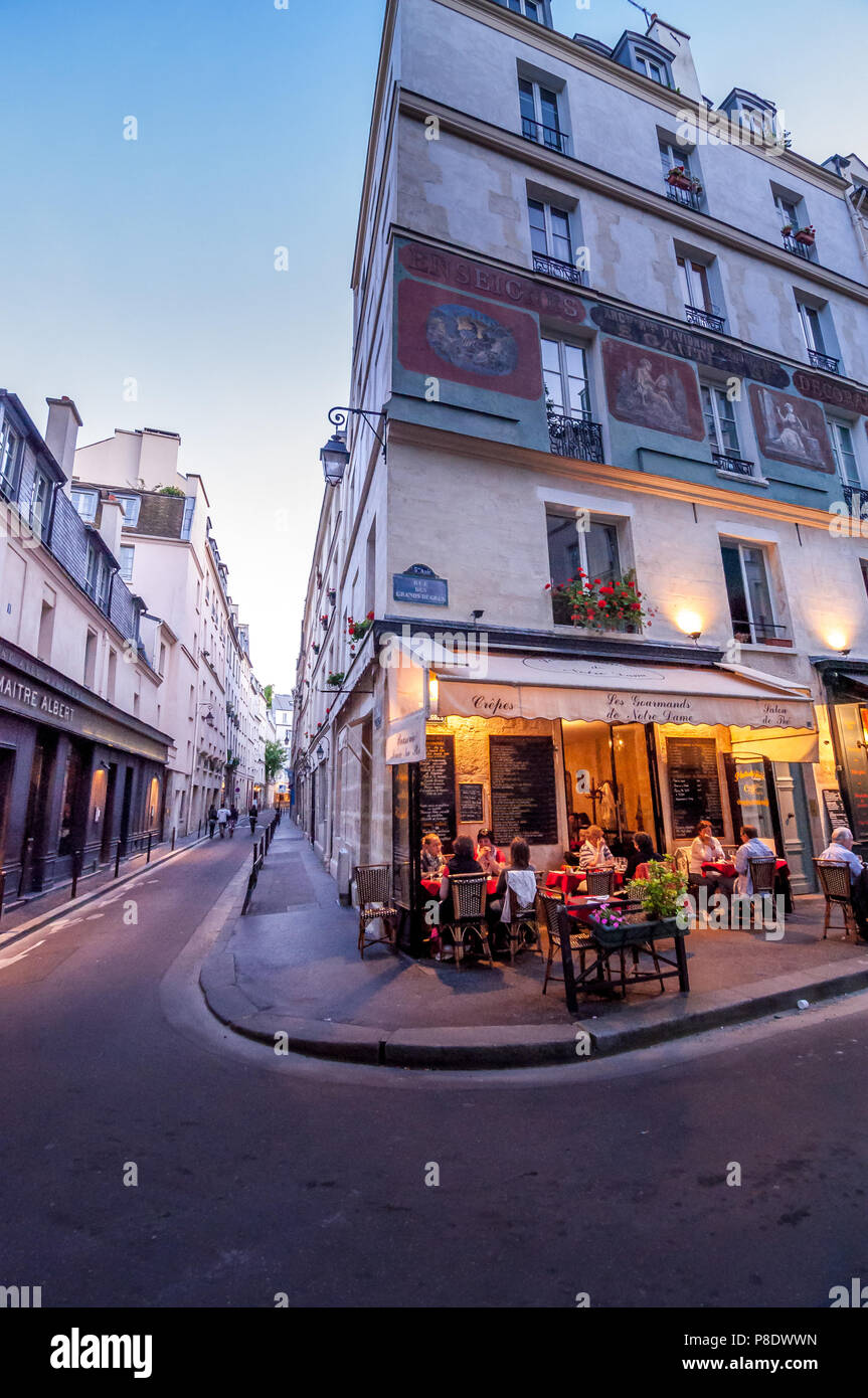 French alleyway hi-res stock photography and images - Alamy