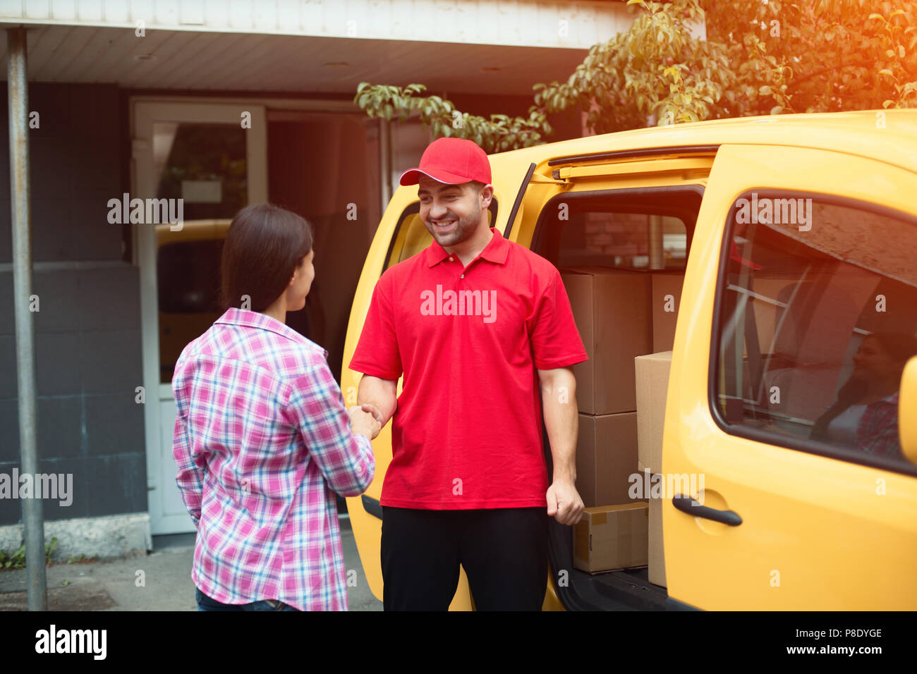Delivery service man smile hi-res stock photography and images - Alamy