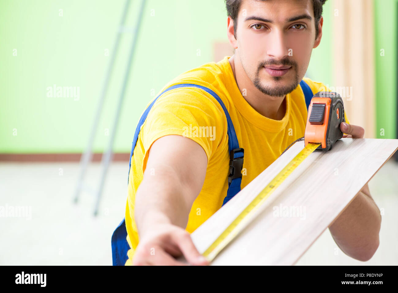 Professional contractor laying flooring at home Stock Photo - Alamy