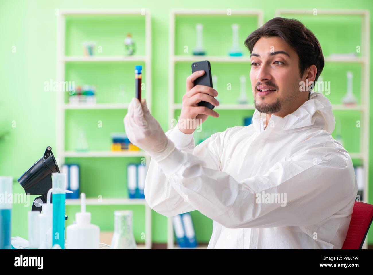 Chemist working in the lab on new experiment Stock Photo - Alamy