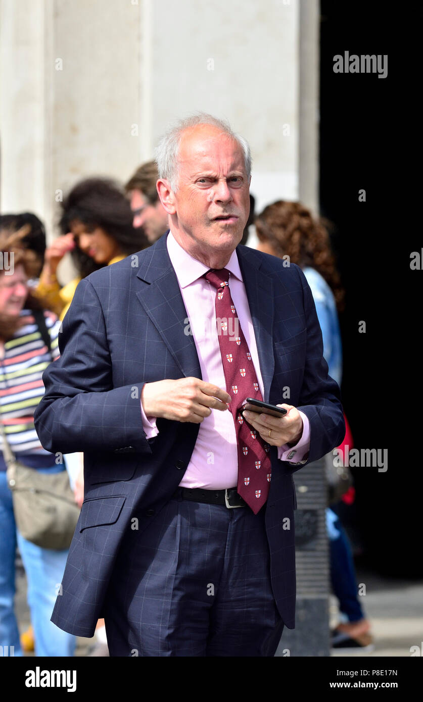 Former tv presenter hi-res stock photography and images - Alamy