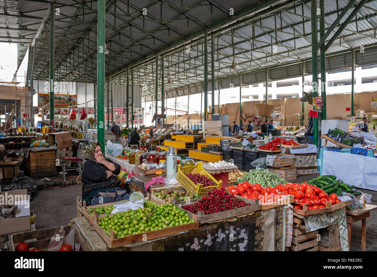 Teze Bazaar, Baku, Azerbaijan Stock Photo - Alamy