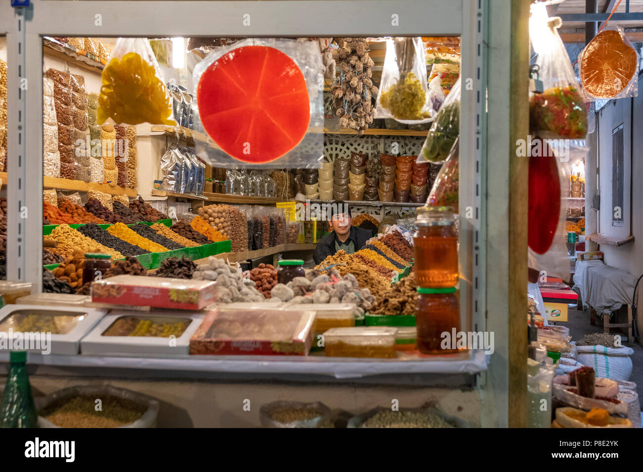 Teze Bazaar, Baku, Azerbaijan Stock Photo - Alamy