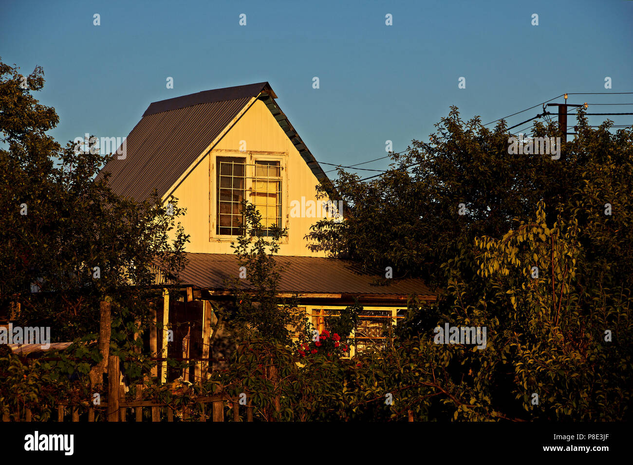 Small country house hi-res stock photography and images - Alamy