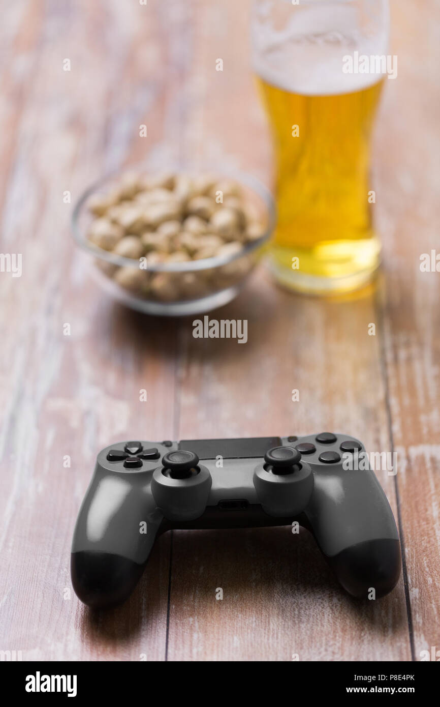 Free controller hi-res stock photography and images - Alamy