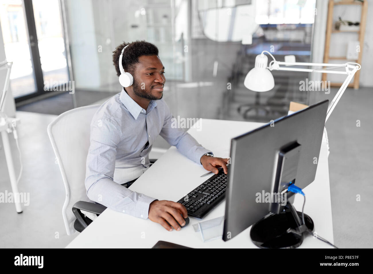 Businessman headphones hi-res stock photography and images - Alamy