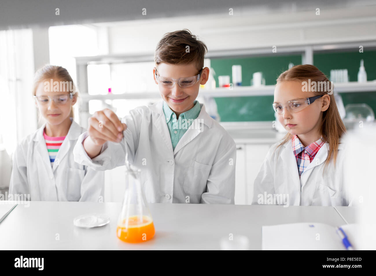 kids with test tube studying chemistry at school Stock Photo - Alamy