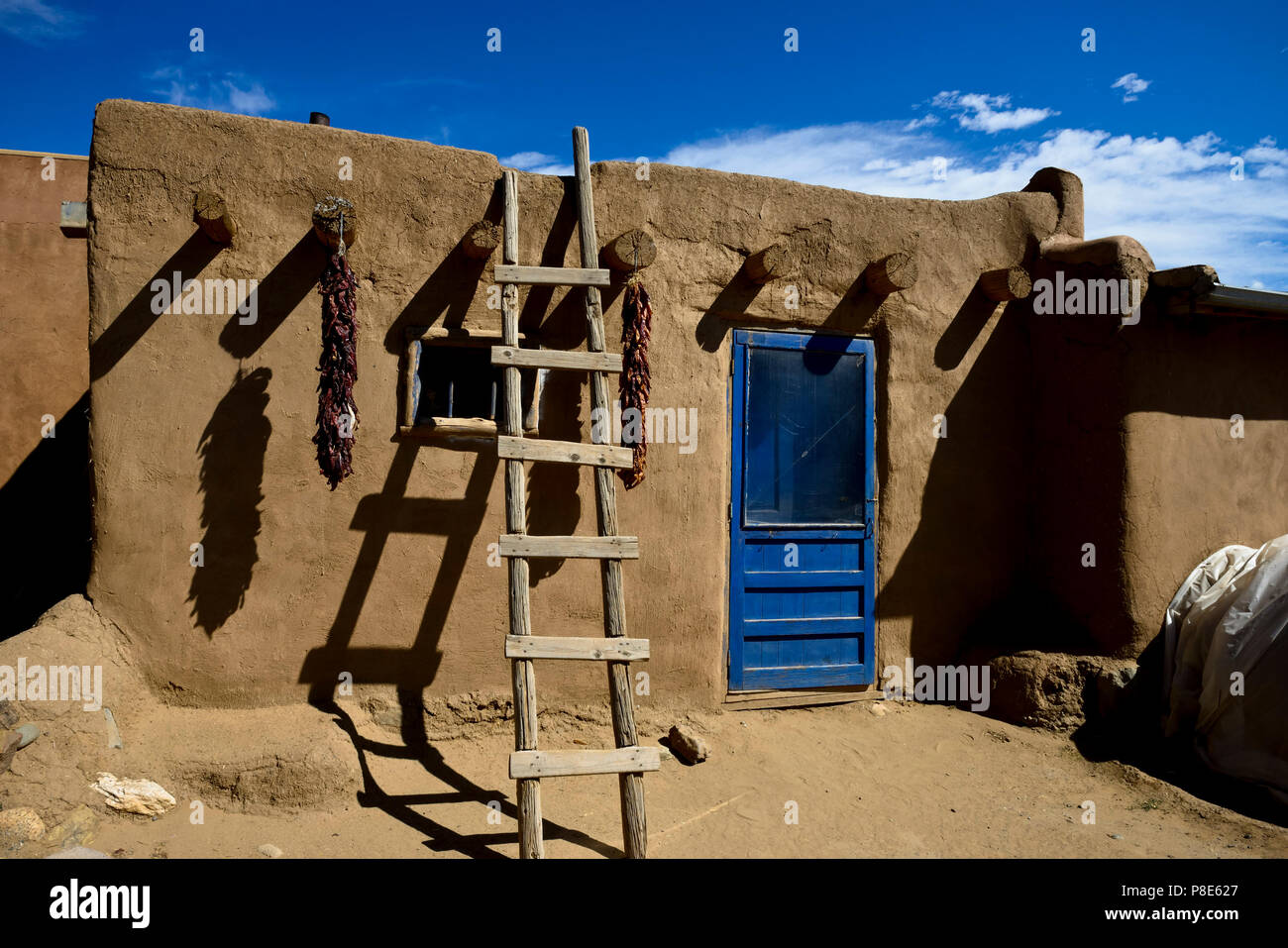 Adobe dwelling hi-res stock photography and images - Alamy