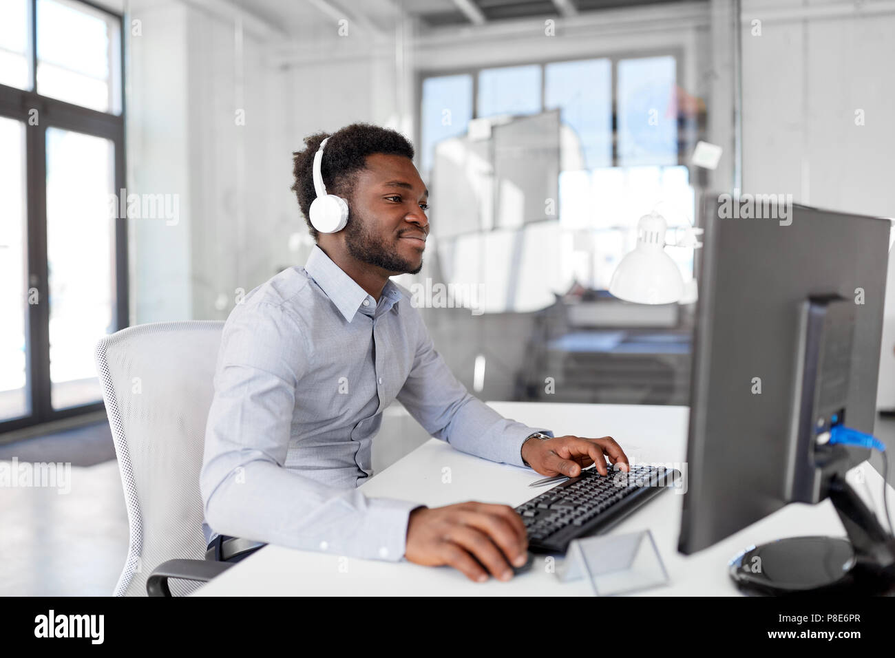 Businessman headphones hi-res stock photography and images - Alamy