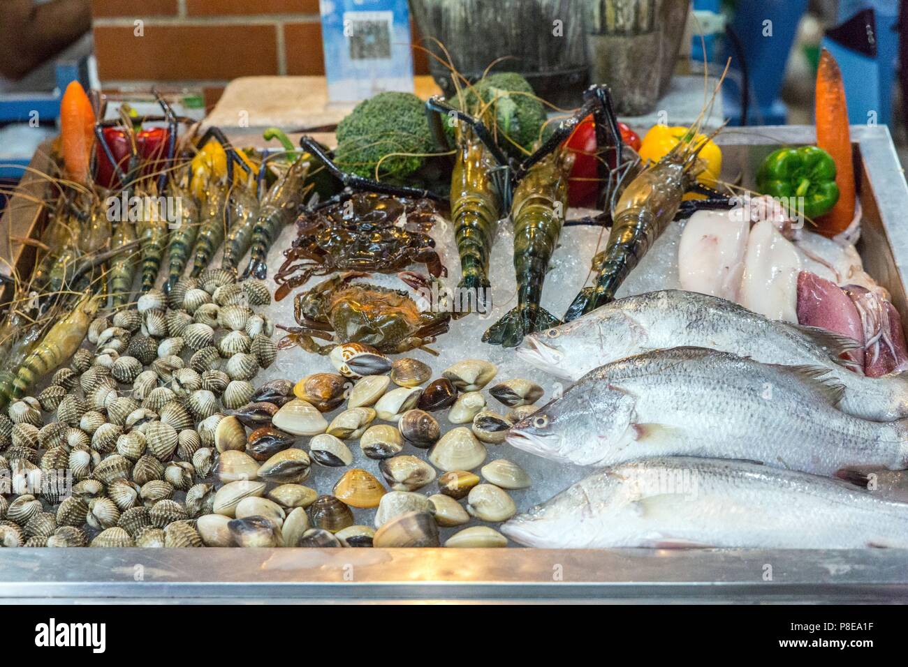 STAND OF SEAFOOD, BANGKOK, THAILAND Stock Photo - Alamy
