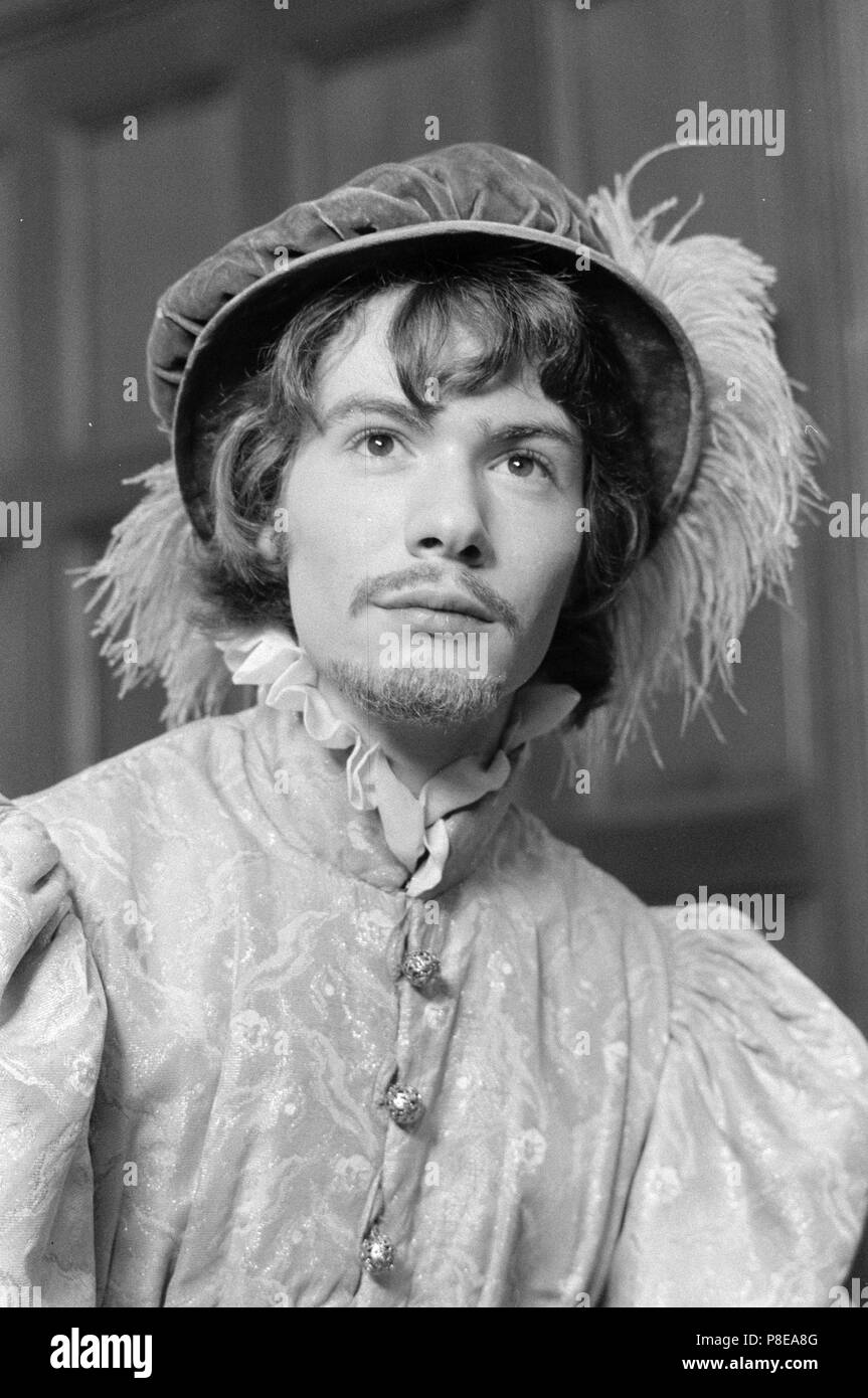 Robin sachs hi-res stock photography and images - Alamy