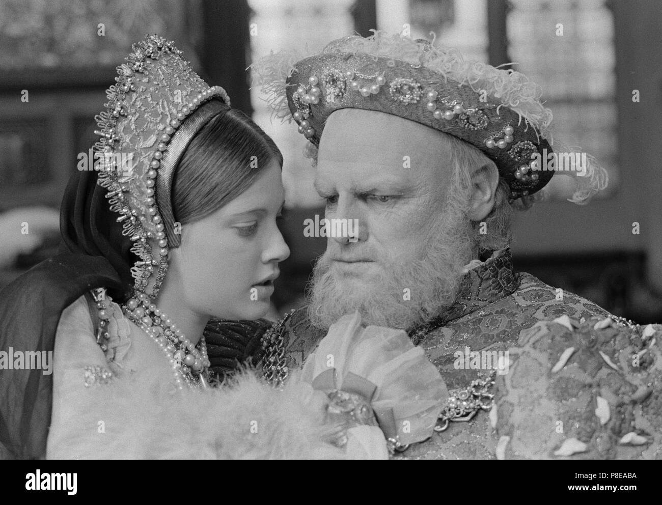Henry VIII and his 6 wives (1972) Keith Michell, Lynne Frederick, Date ...