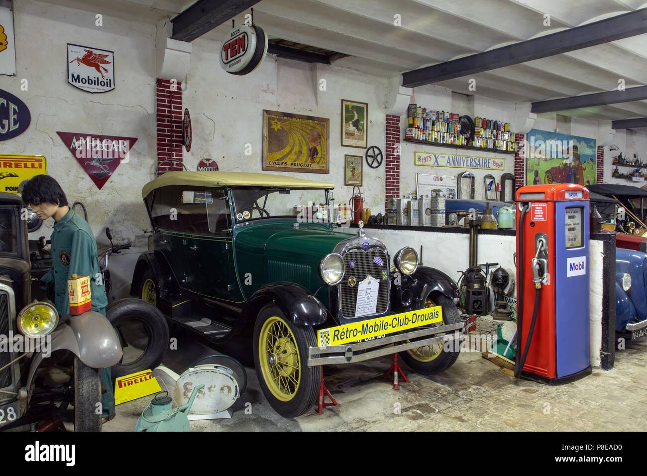 Fuel garage france hi-res stock photography and images - Alamy