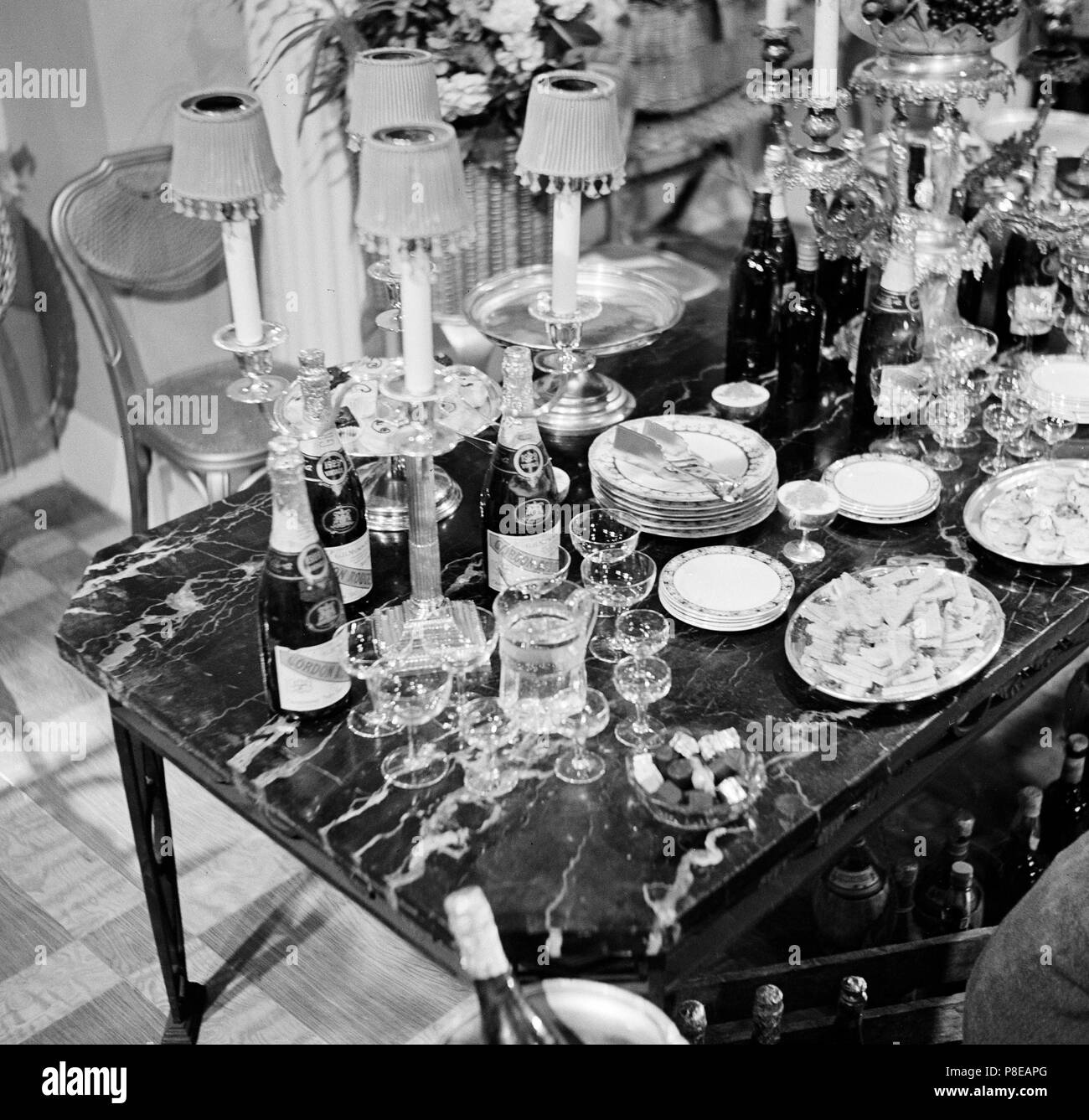 1940s movie set hi-res stock photography and images - Alamy