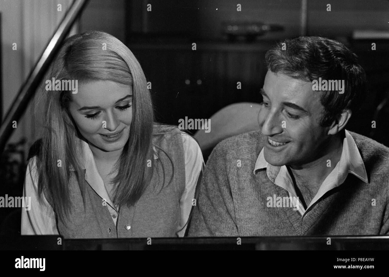 Hoffman (1970) Peter Sellers, Sinead Cusack, Date: 1970 Stock Photo - Alamy