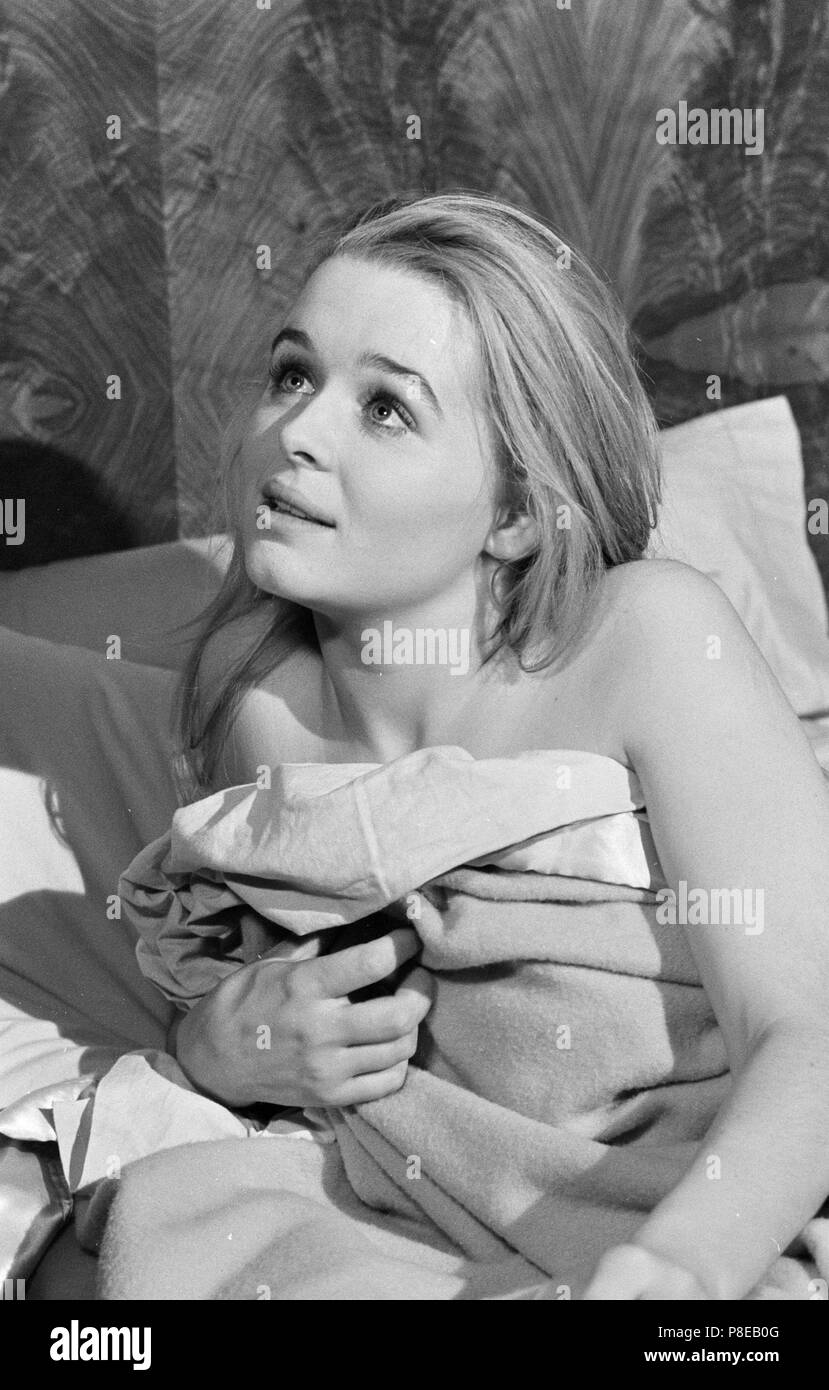 Hoffman 1970 Sinead Cusack High Resolution Stock Photography and Images ...