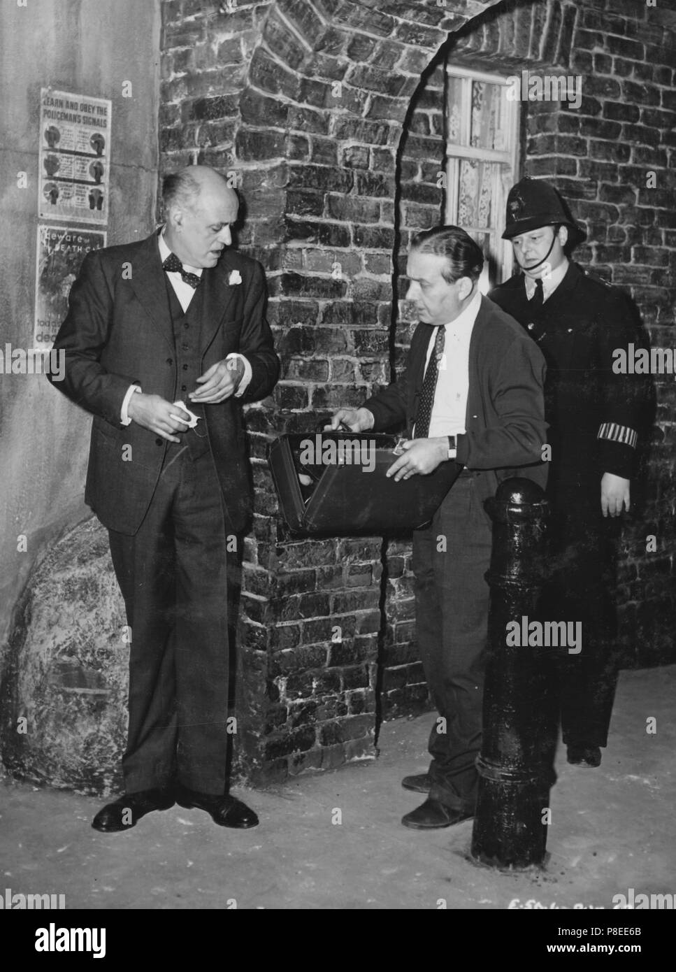 Laughter in paradise 1951 film director mario zampi hi-res stock ...